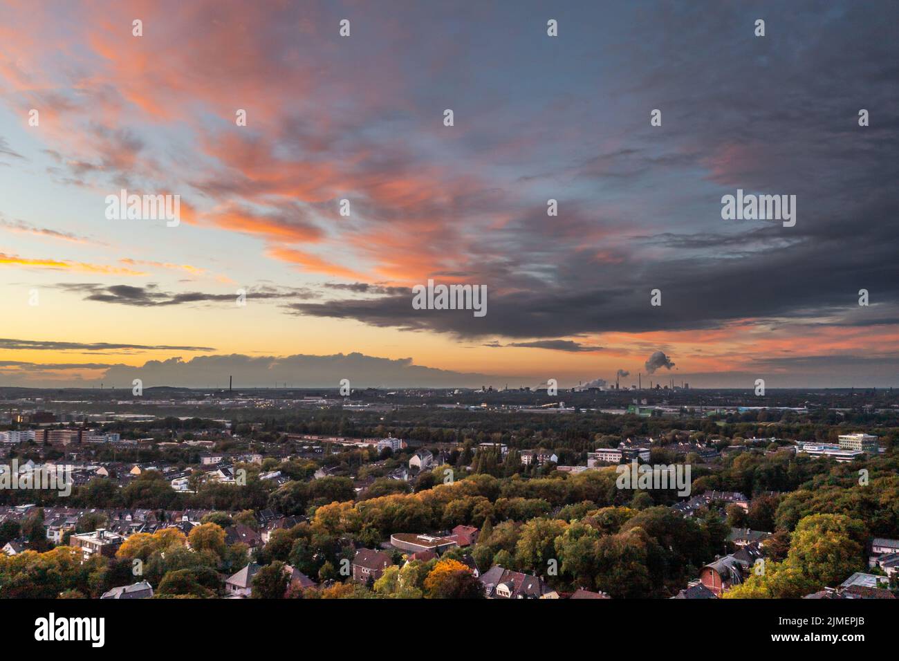 Sunrise countryside skyline hi-res stock photography and images - Alamy