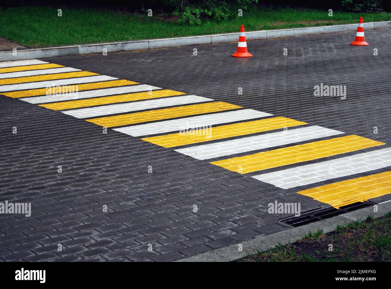 Diagonal crosswalk hi-res stock photography and images - Alamy