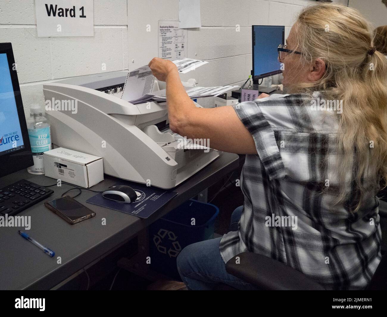 Scanner and vote tabulator hi-res stock photography and images - Alamy