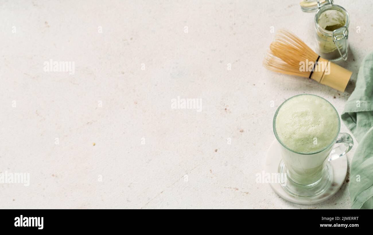 Green foam texture of matcha latte, close up Stock Photo - Alamy