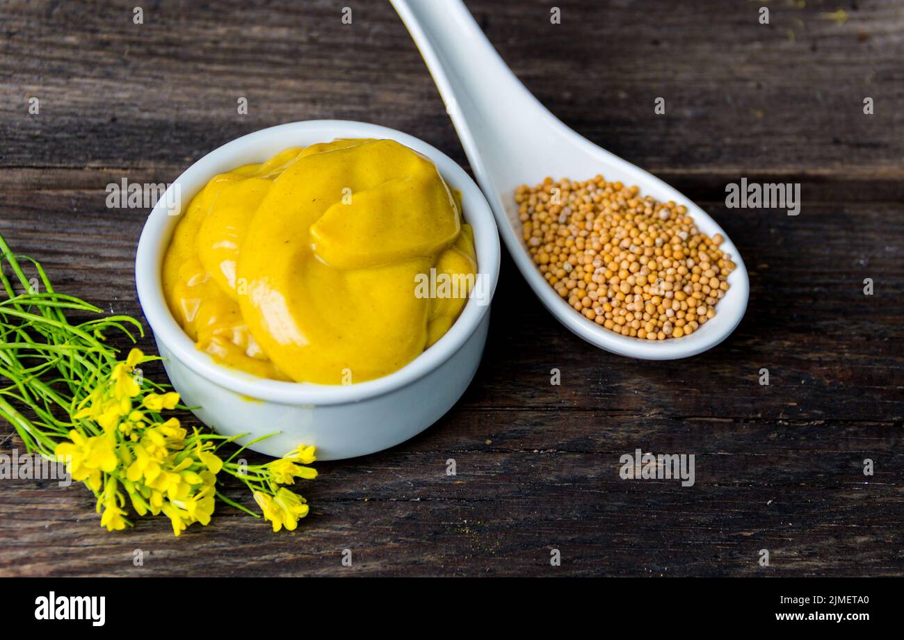 Mustard sauce and flowers and their ingredients Stock Photo - Alamy