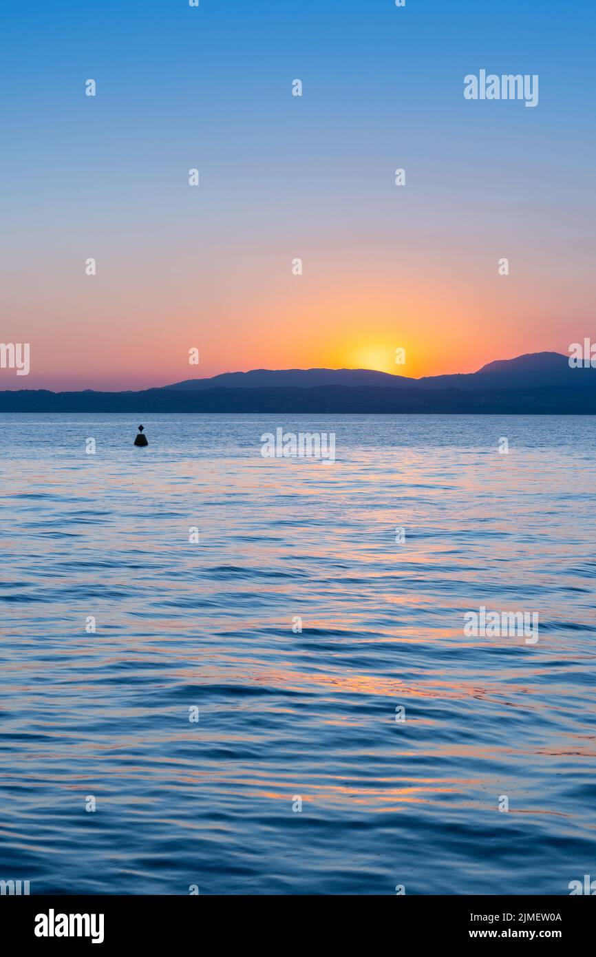 Beautiful view lake shore sunset hi-res stock photography and images ...