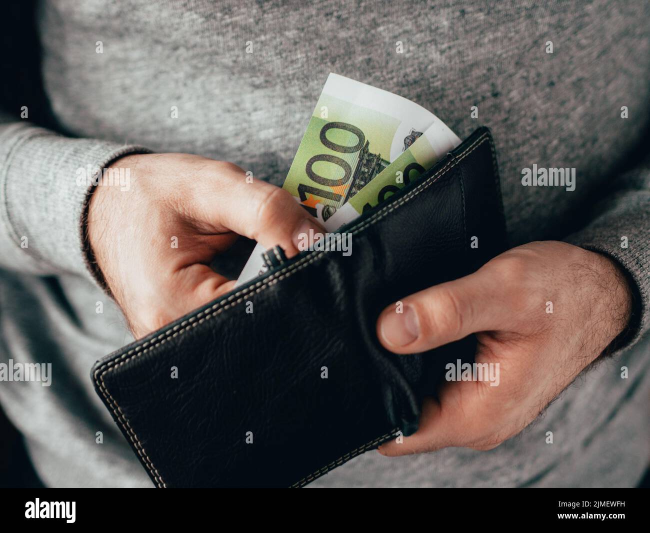 Money out from wallet hi-res stock photography and images - Alamy