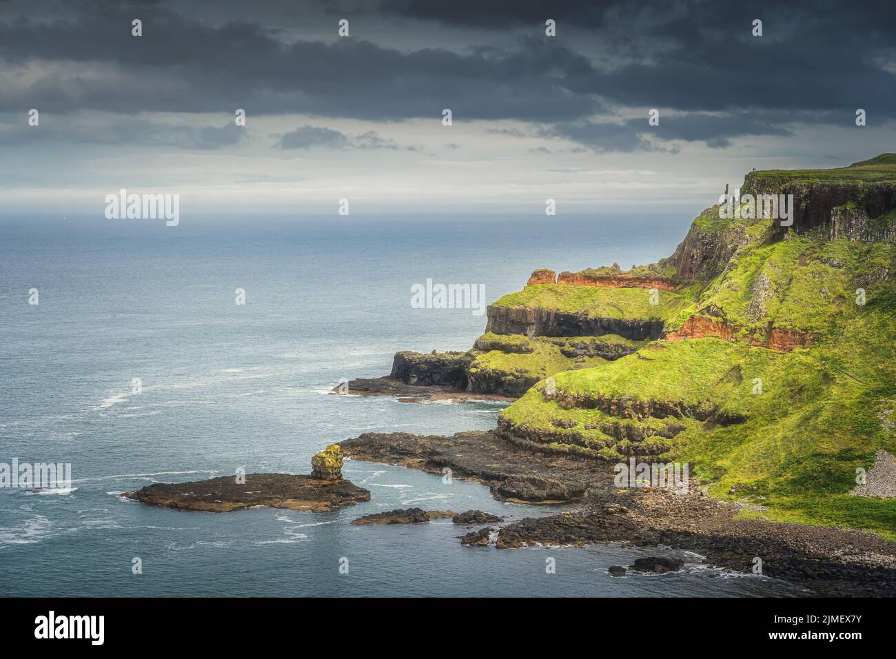 Amazing rock formations and cliffs in Giants Causeway, Northern Ireland ...