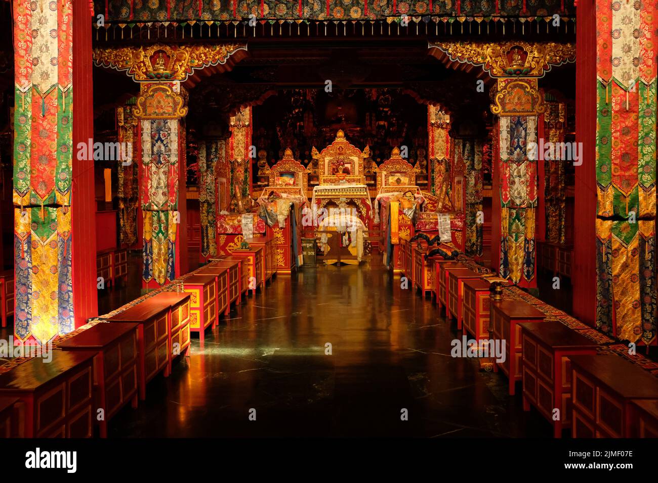The inside of a beautiful Tibetan temple Stock Photo - Alamy