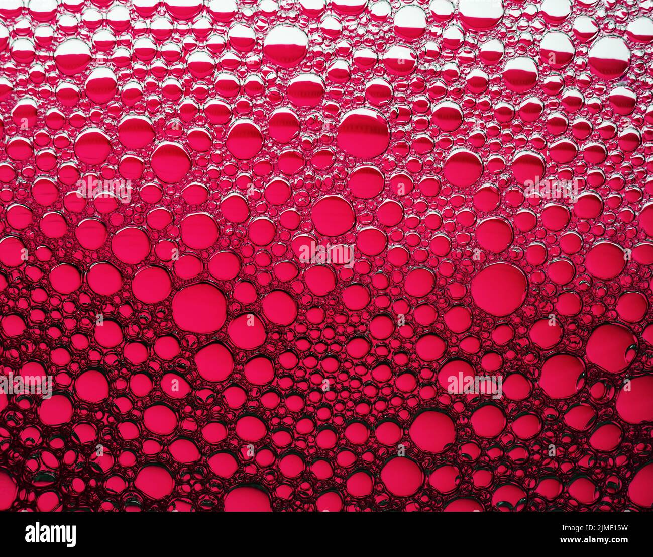 Red wallpaper bathroom hi-res stock photography and images - Alamy