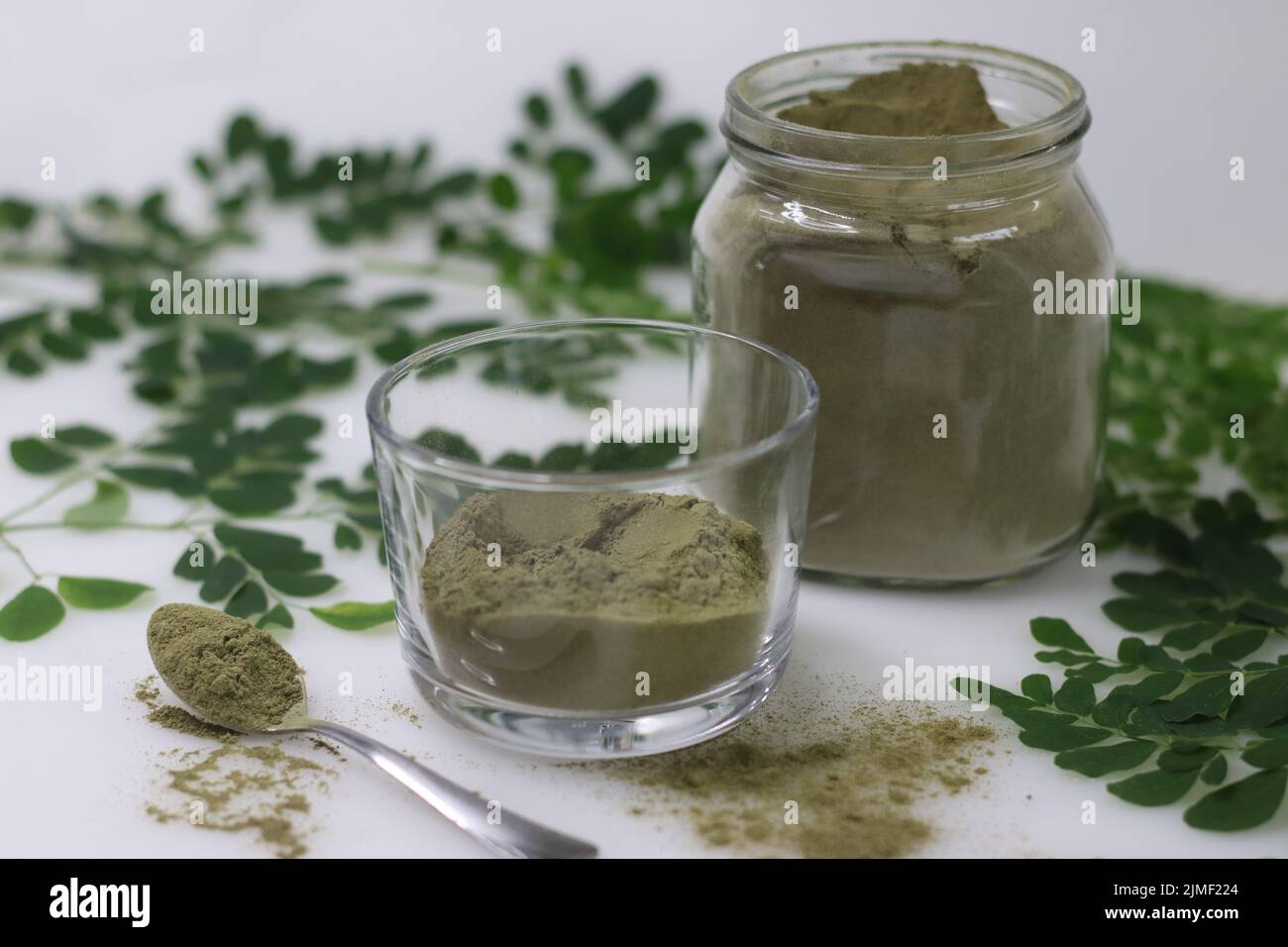 Dried moringa leaf powder. Powdered form of sun dried stemless ...