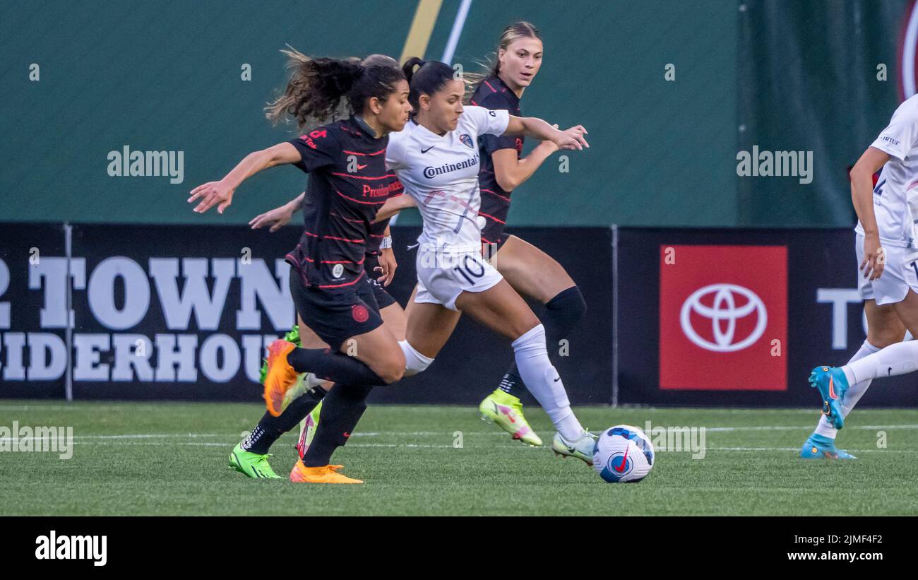 North Carolina's Debinha charges the goal while flanked by Portland's ...