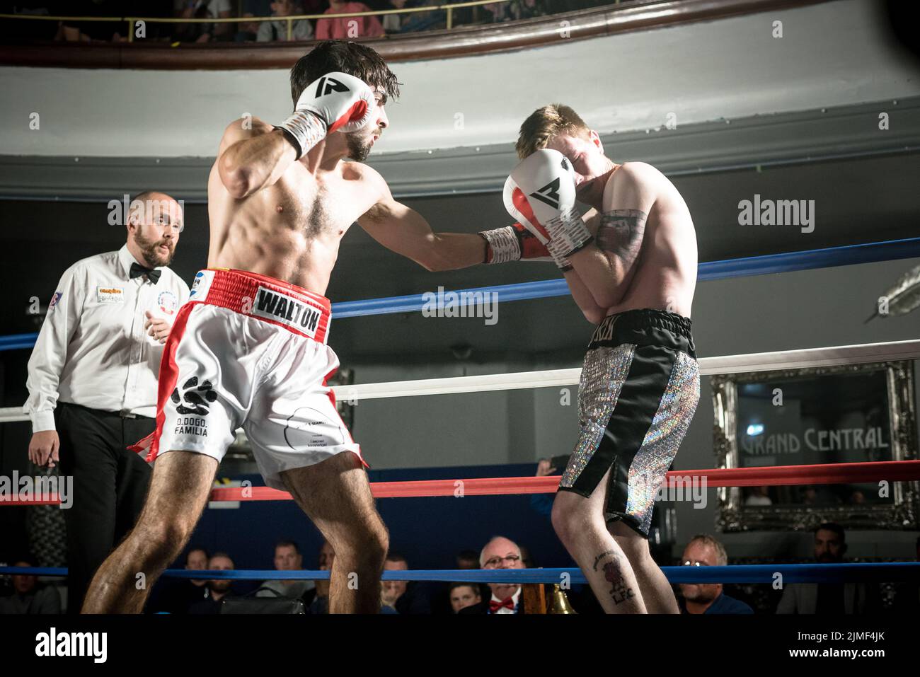 Grand central hall boxing hi-res stock photography and images - Alamy