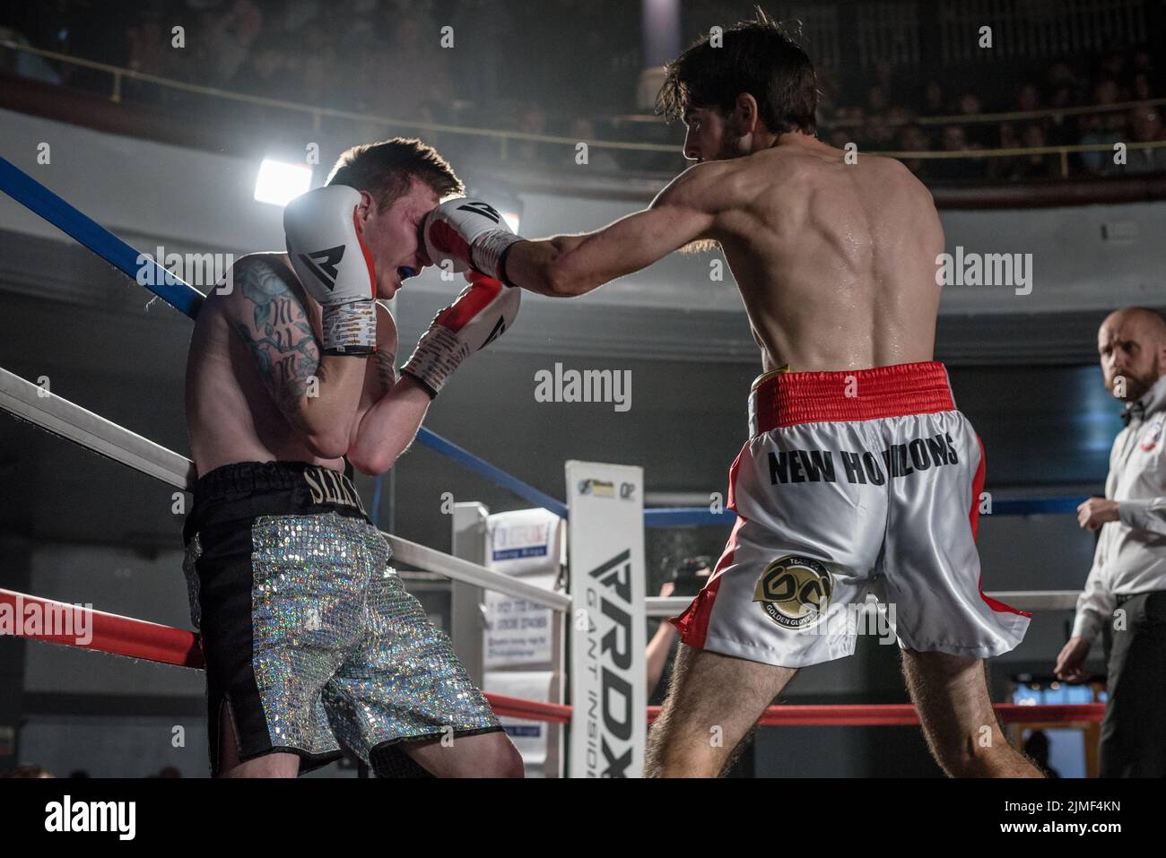 Grand central hall boxing hi-res stock photography and images - Alamy