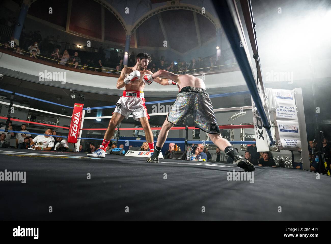 Grand central hall boxing hi-res stock photography and images - Alamy