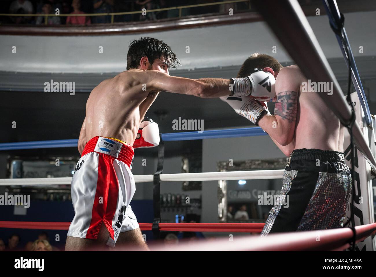 Grand central hall boxing hi-res stock photography and images - Alamy