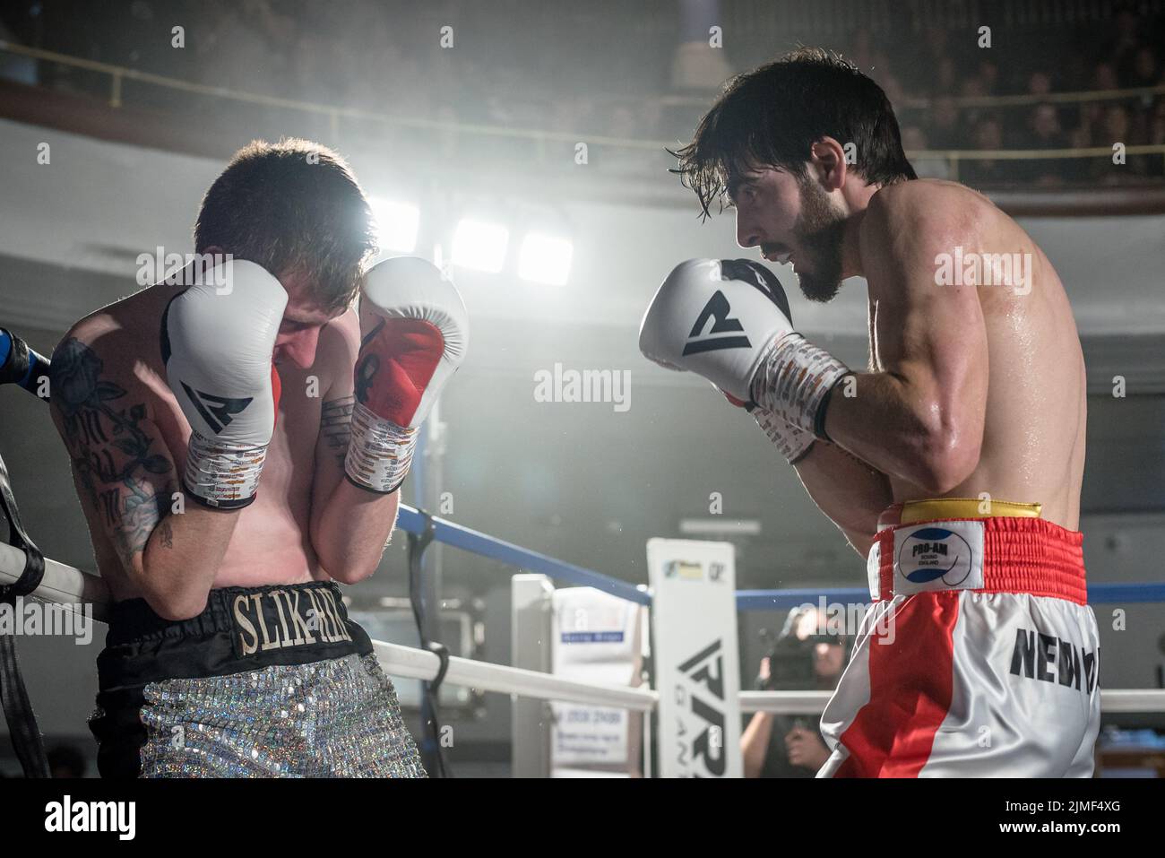 Grand central hall boxing hi-res stock photography and images - Alamy