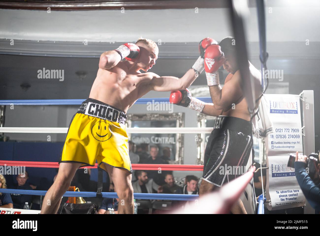 Grand central hall boxing hi-res stock photography and images - Alamy
