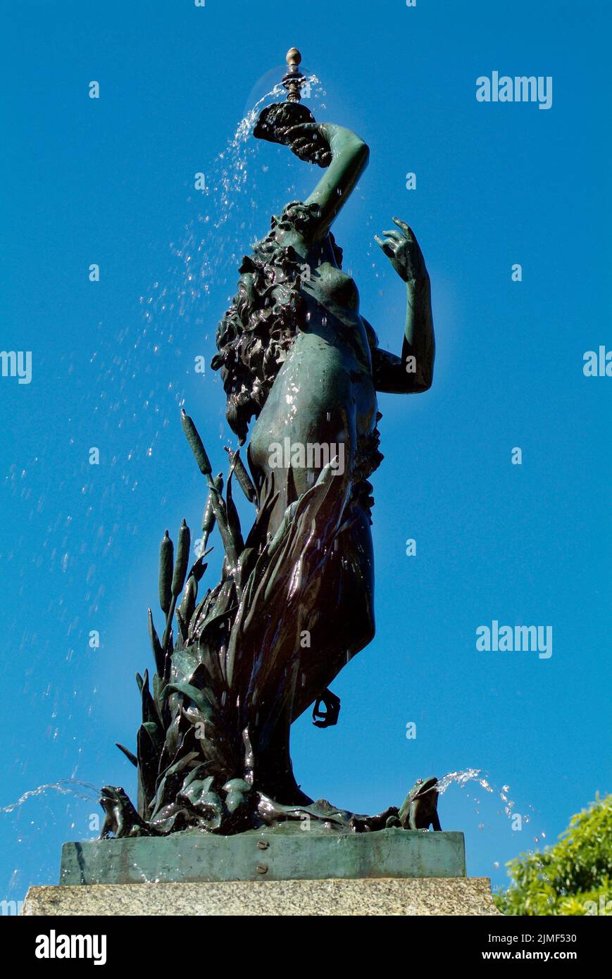 Australia, Lewis Wolfe Levy fountain with sculpture in public royal ...