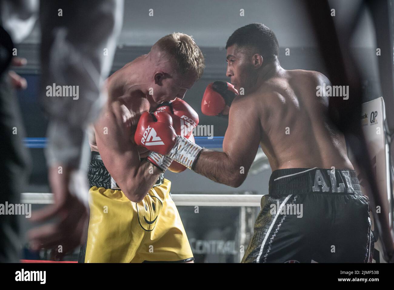 Grand central hall boxing hi-res stock photography and images - Alamy