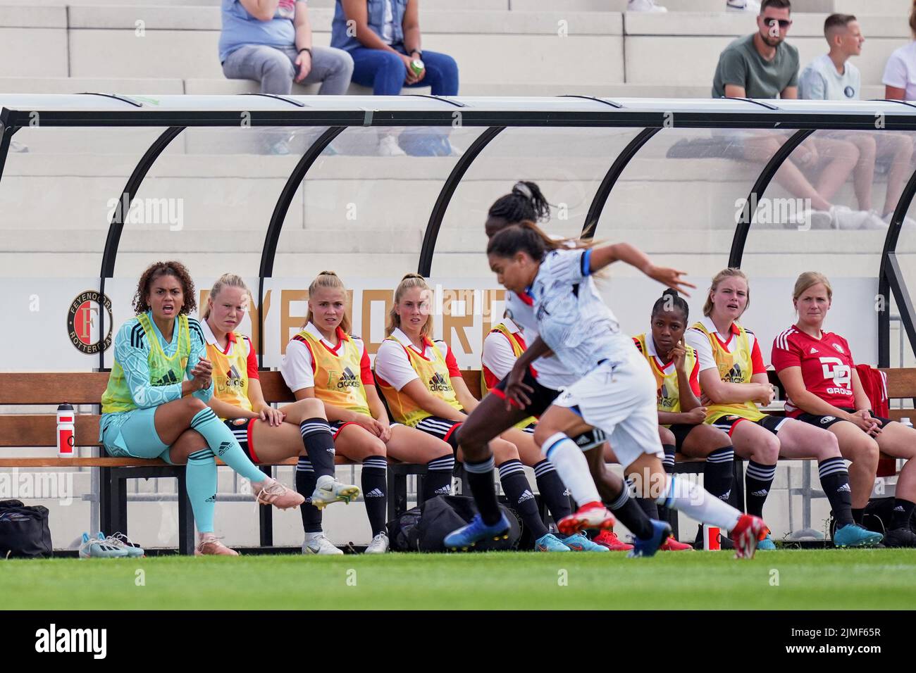 Rotterdam - goalkeeper Jacintha Weimar of Feyenoord Vrouwen 1, Robine ...