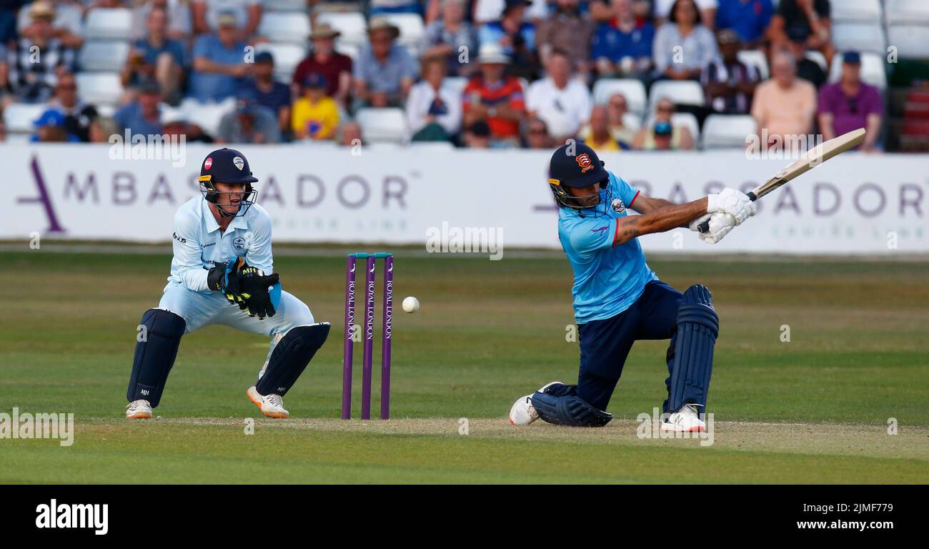 CHELMSFORD ENGLAND - AUGUST 05 : Essex's Shane Snater during Royal ...