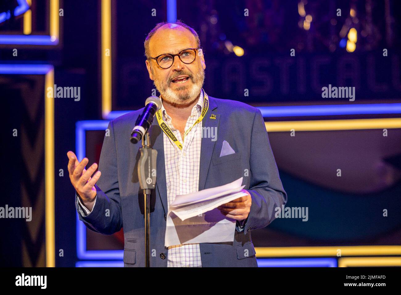 Three year hiatus hi-res stock photography and images - Alamy