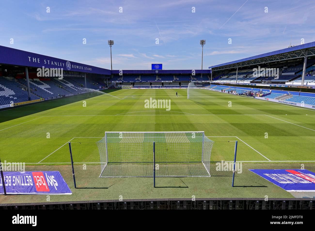 Loftus road stadium view hi-res stock photography and images - Alamy