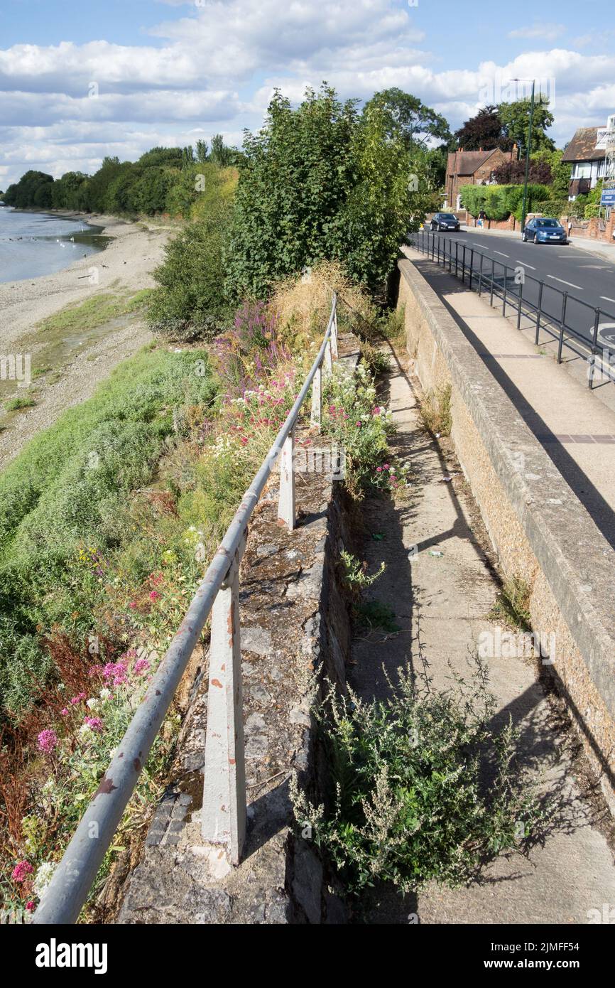 River flood wall hi-res stock photography and images - Alamy