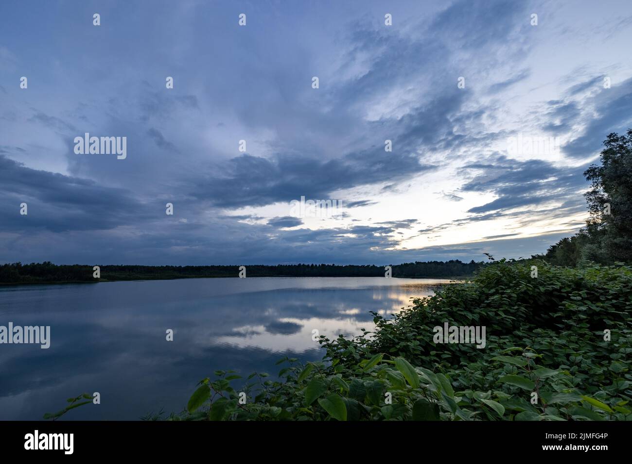 Blue dusk sky hi-res stock photography and images - Alamy