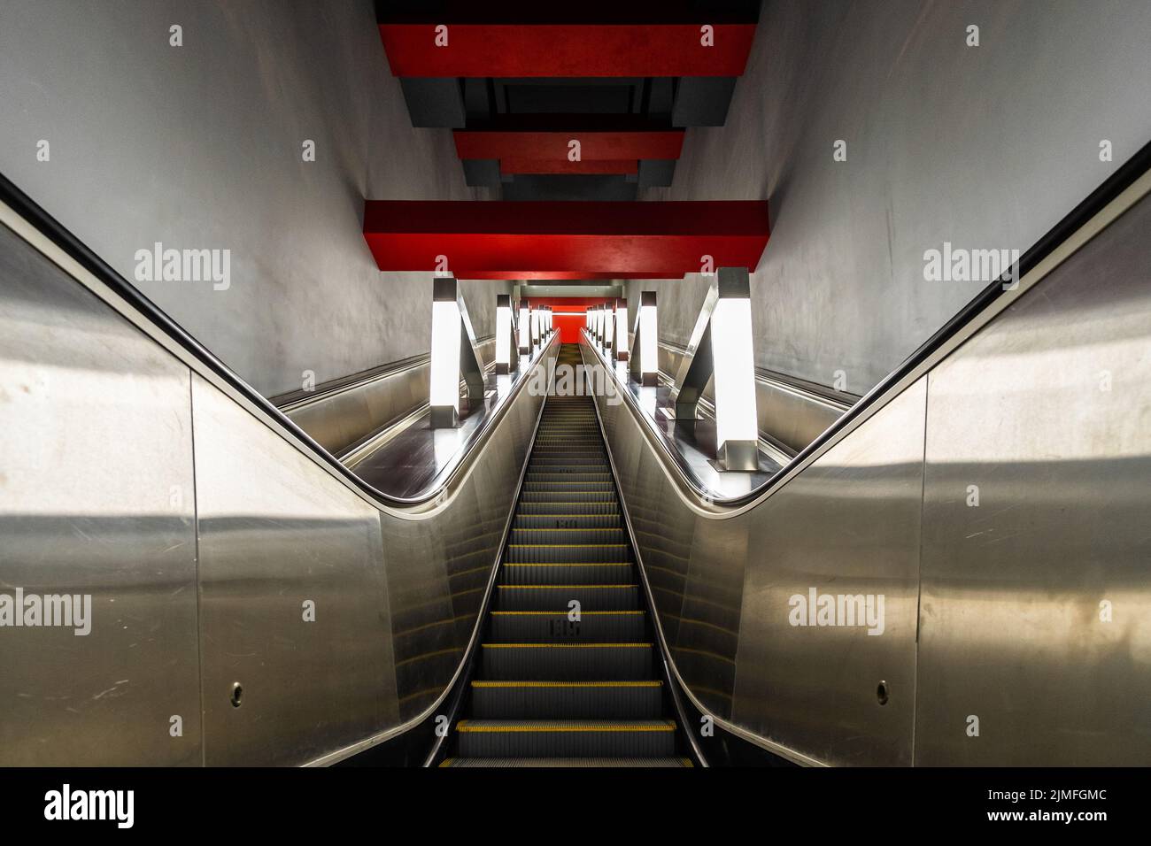 Escalator lighting hi-res stock photography and images - Alamy