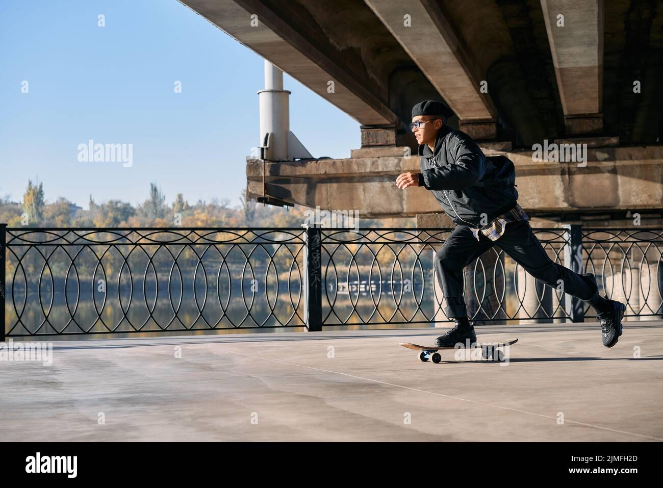 Embankment skateboarding hi-res stock photography and images - Alamy