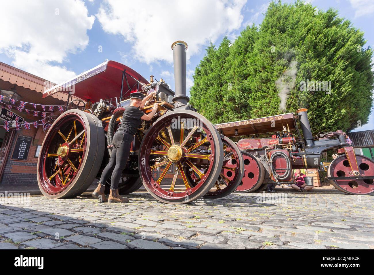 Kidderminster, Worcs, UK. 6th Aug, 2022. Steam steersman Trinny Gold ...