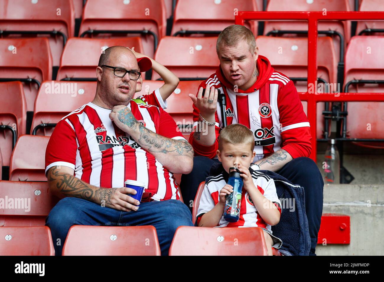 Sheffield utd football fans hi-res stock photography and images - Alamy