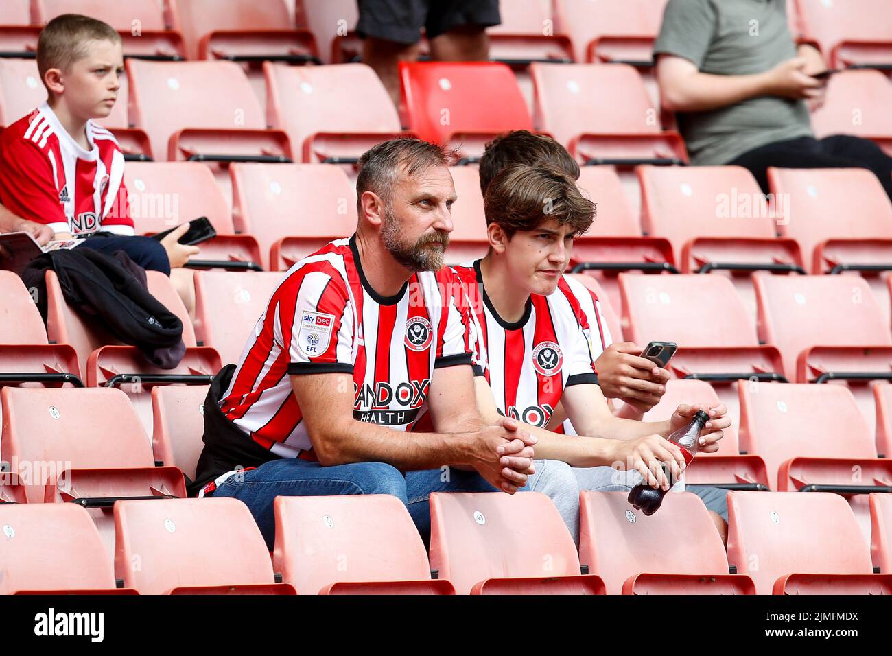Sheffield utd football fans hi-res stock photography and images - Alamy
