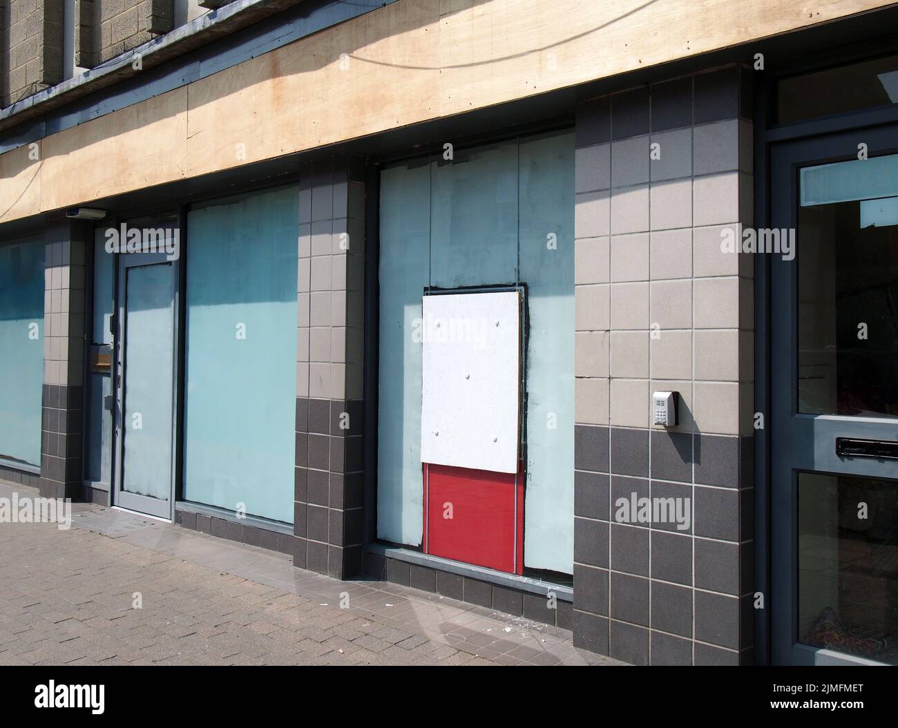 Bank shop front hi-res stock photography and images - Alamy