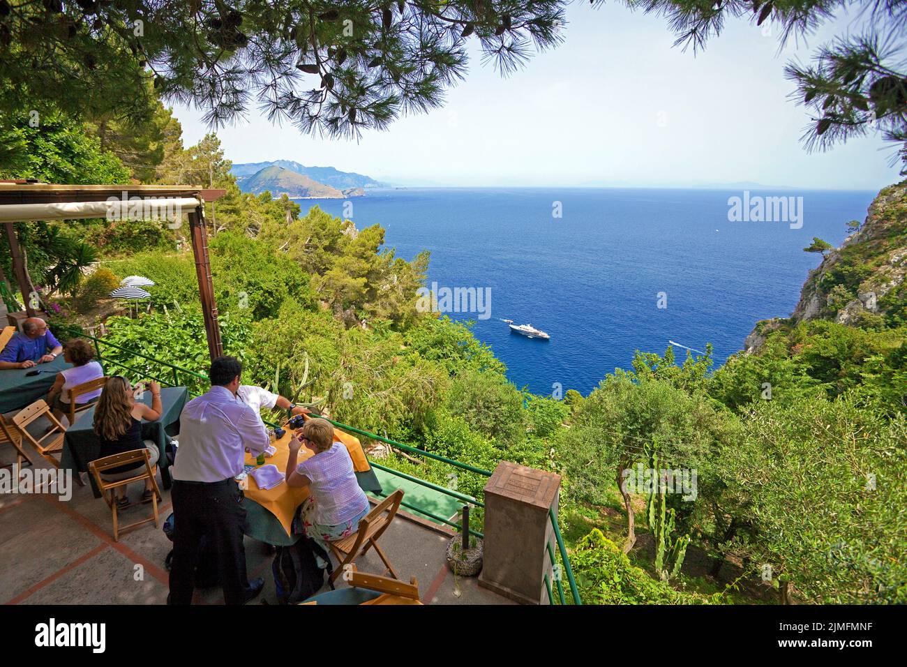 Restaurant with sea view hi-res stock photography and images - Alamy