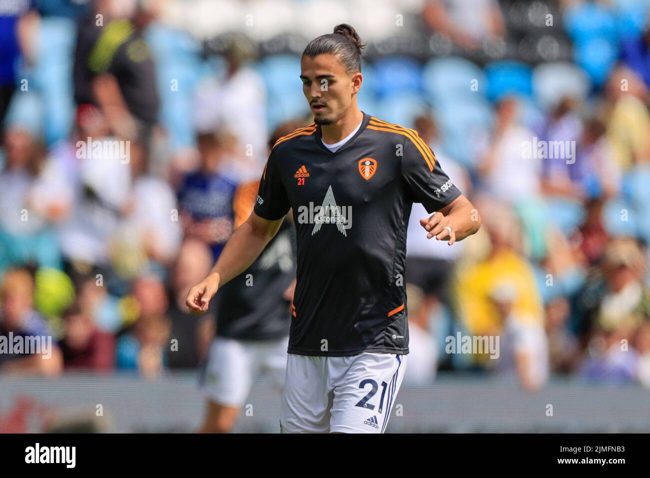 Pascal Struijk #21 of Leeds United warms up for the game Stock Photo ...