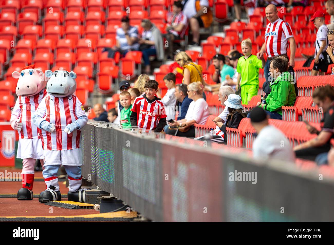 Efl mascots hi-res stock photography and images - Alamy