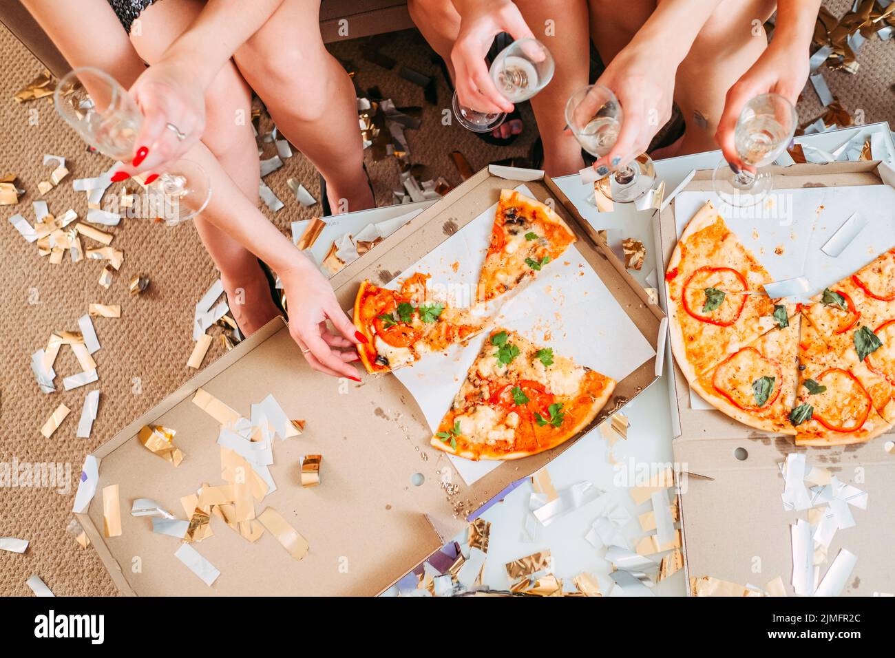 Modern girls hi-res stock photography and images - Alamy