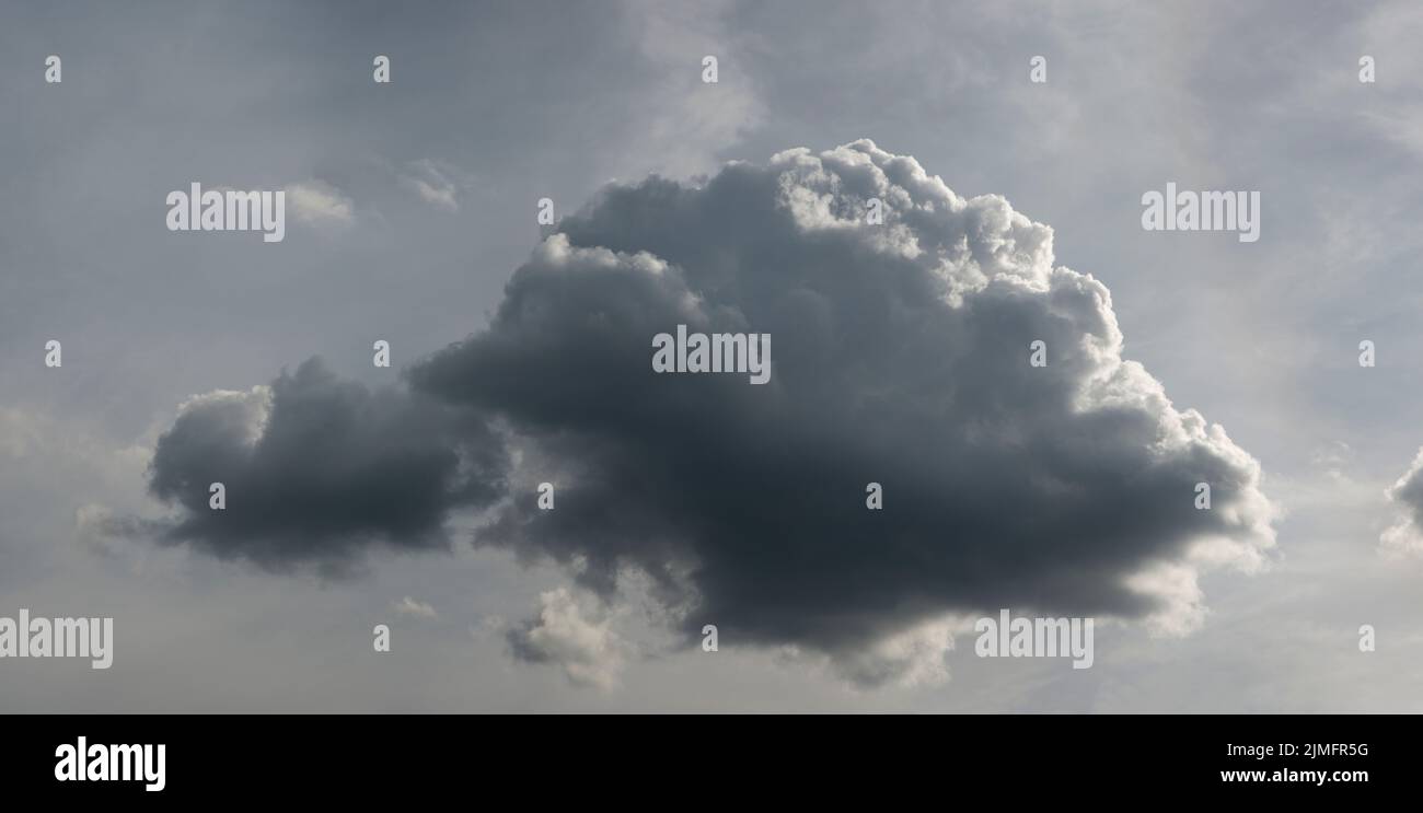 Single rain cloud hi-res stock photography and images - Alamy