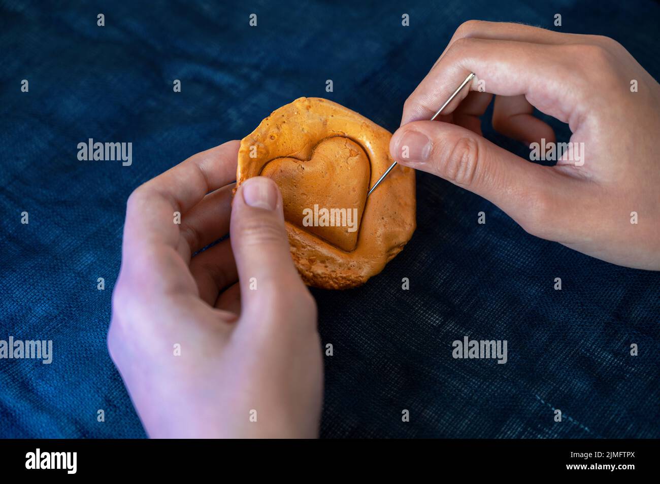 Hands closeup scratch brown sugar caramel candy Stock Photo - Alamy