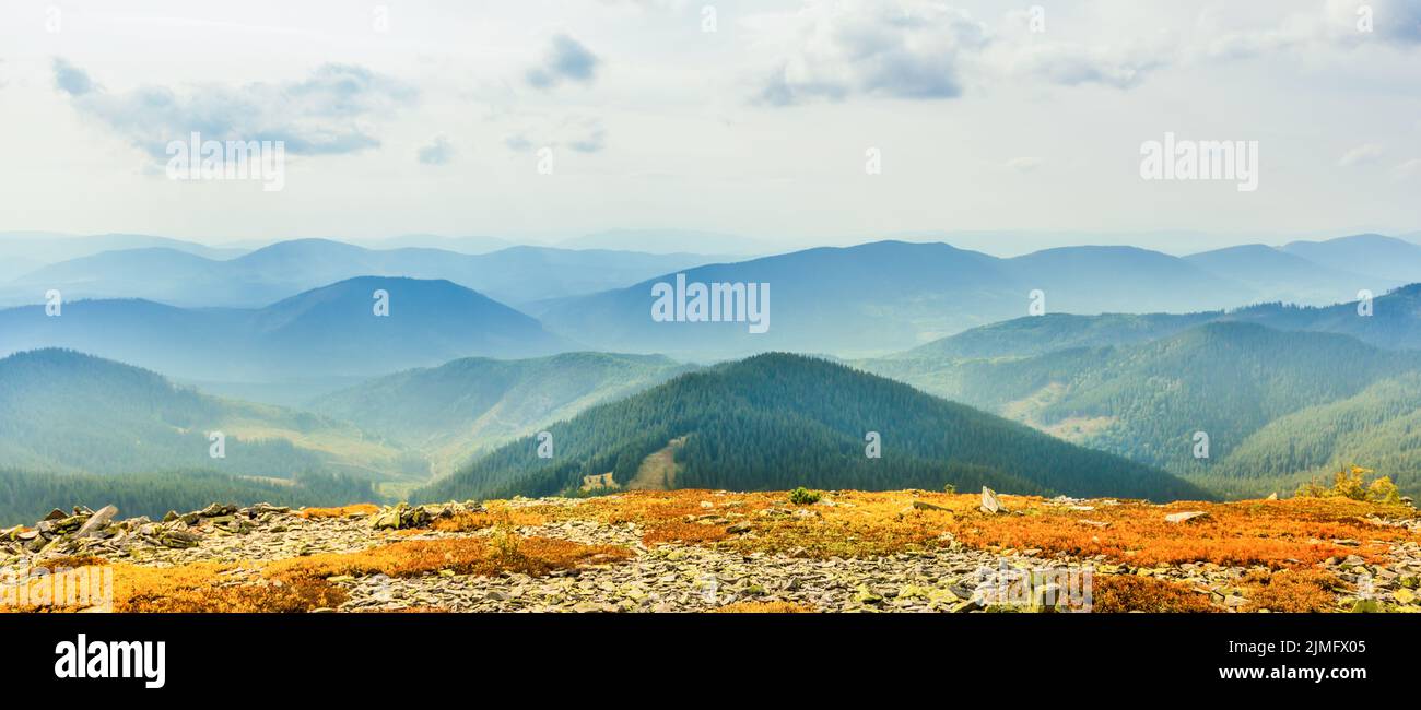 Mist and mountains hi-res stock photography and images - Alamy