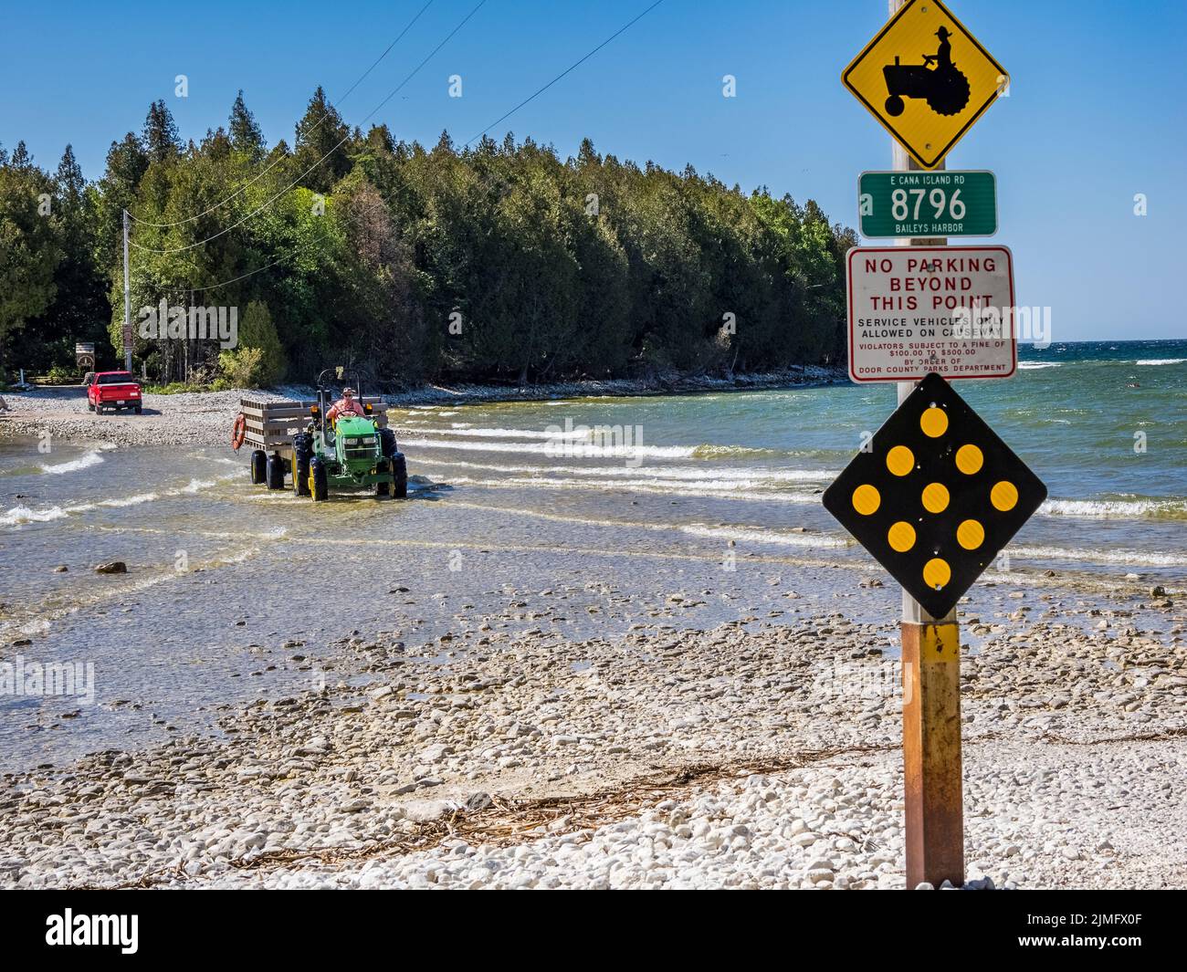 Hay-wagon ride over the causeway to visit Cana Isalnd Light Station in ...