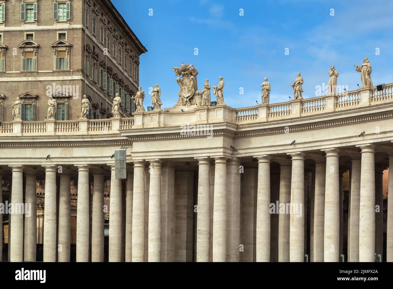 St. Peter's Square colonnades, Vatican Stock Photo - Alamy