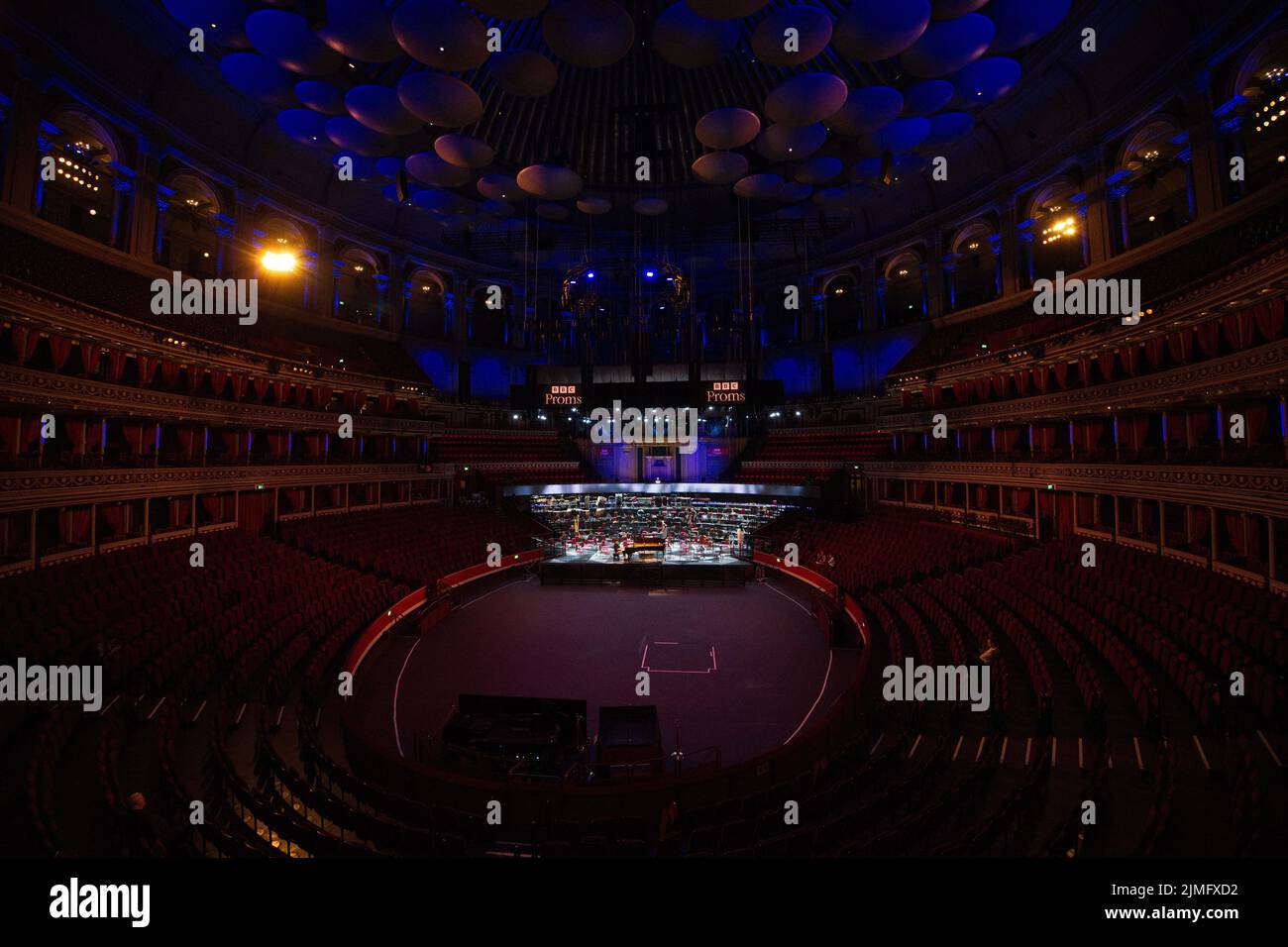 Royal albert hall proms interior hi-res stock photography and images ...