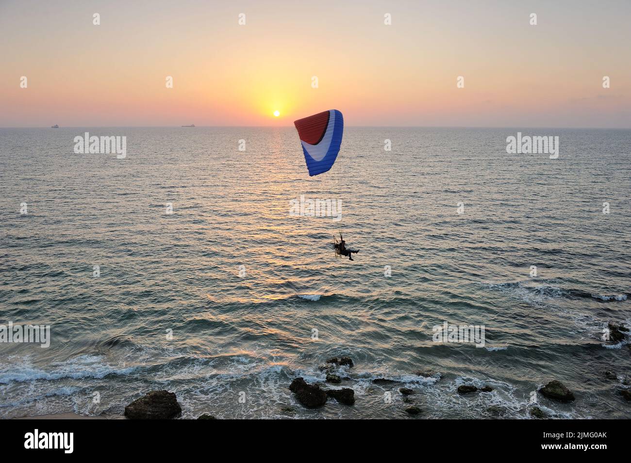 Powered paraglider flying Stock Photo - Alamy