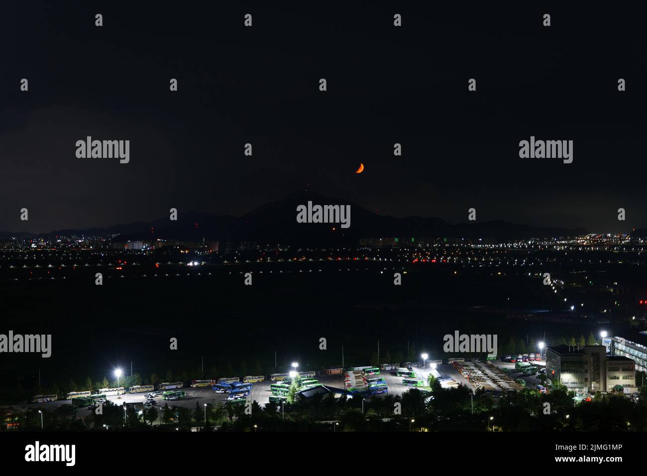 Moon light view city hi-res stock photography and images - Alamy