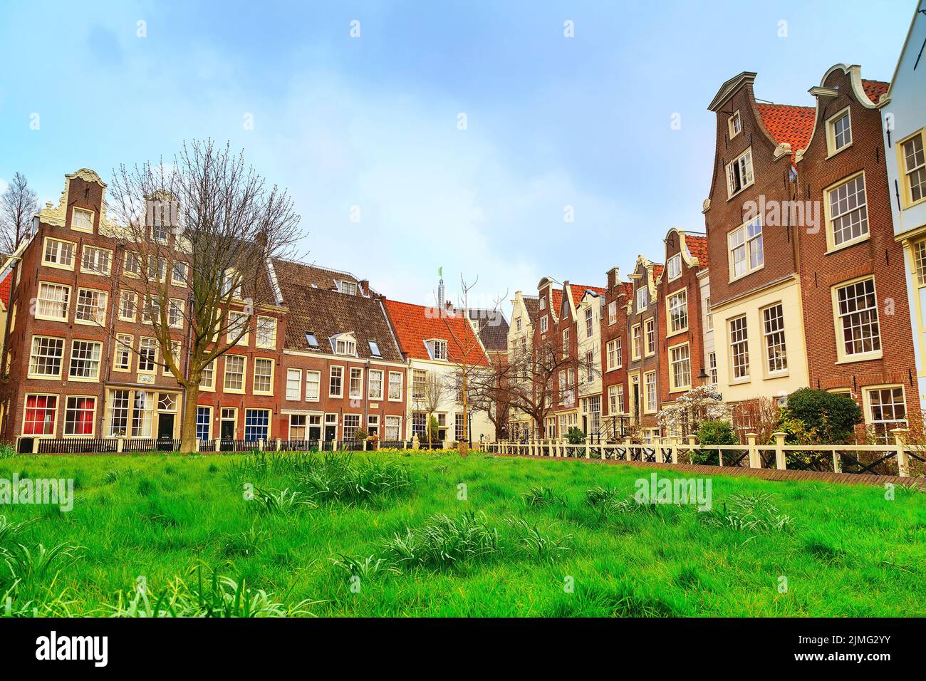 Begijnhof courtyard in Amsterdam, Netherlands Stock Photo - Alamy