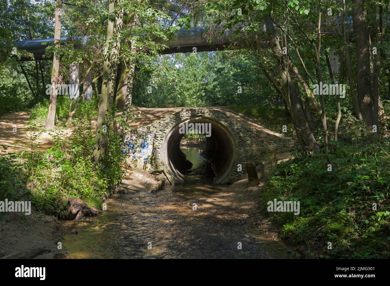 Pipe bridge hi-res stock photography and images - Alamy