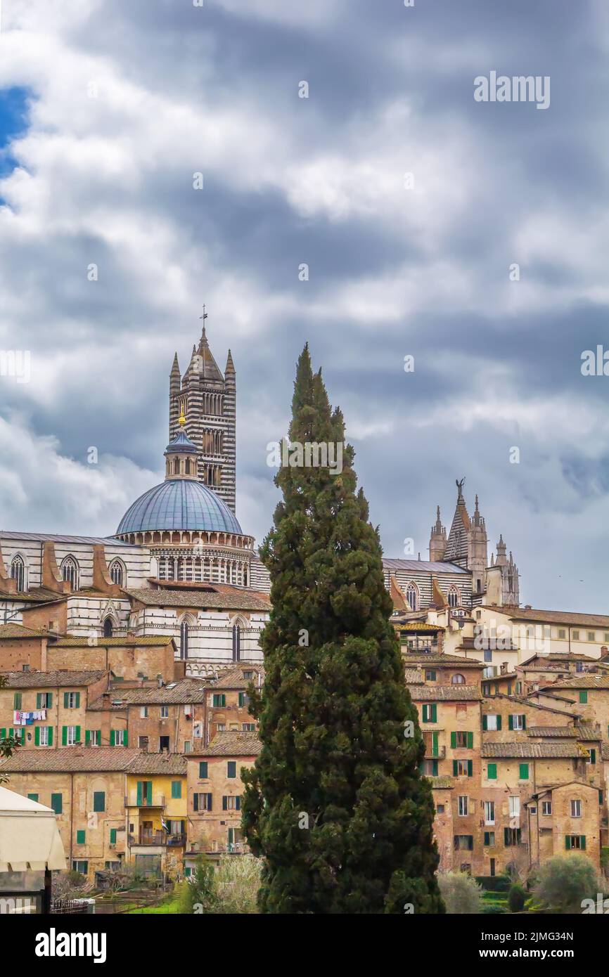 Medieval duomo hi-res stock photography and images - Alamy
