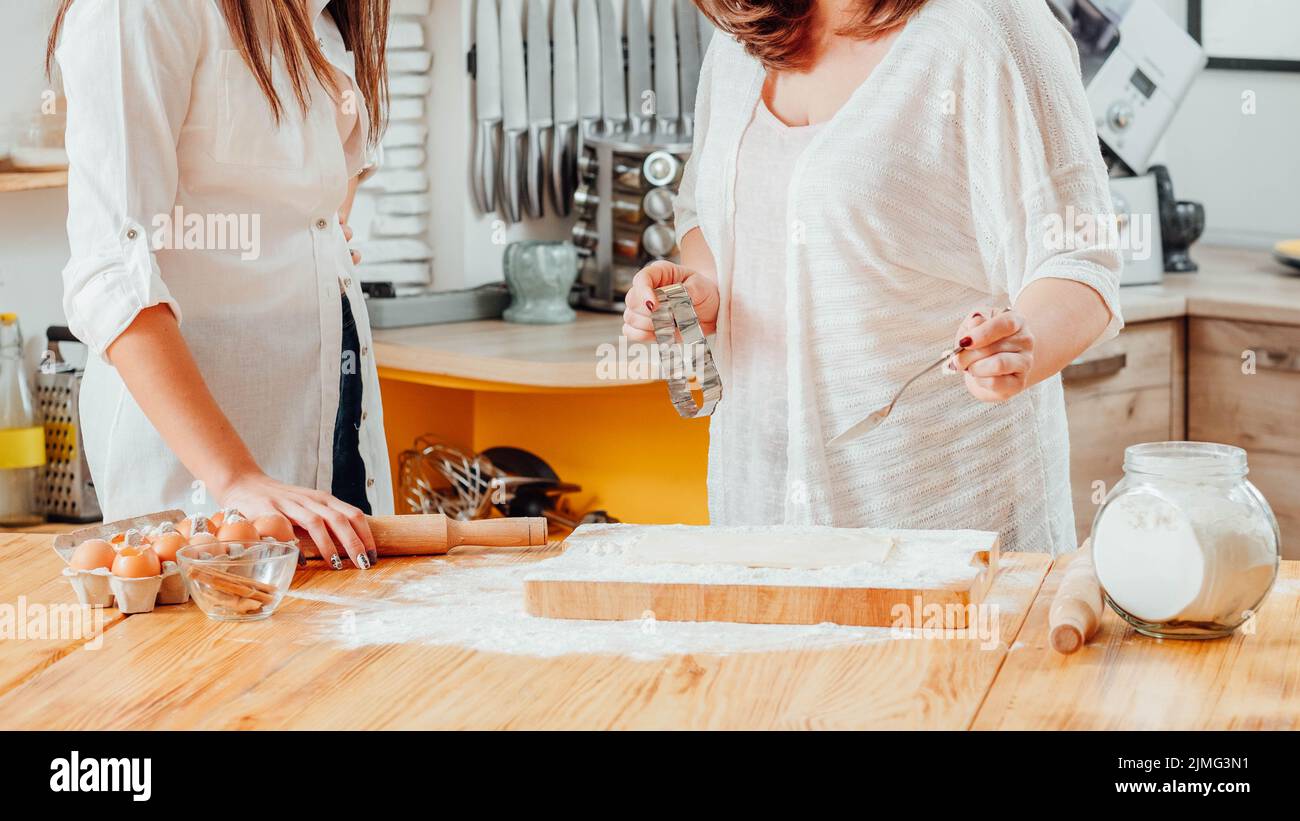 home culinary class family making biscuits Stock Photo - Alamy