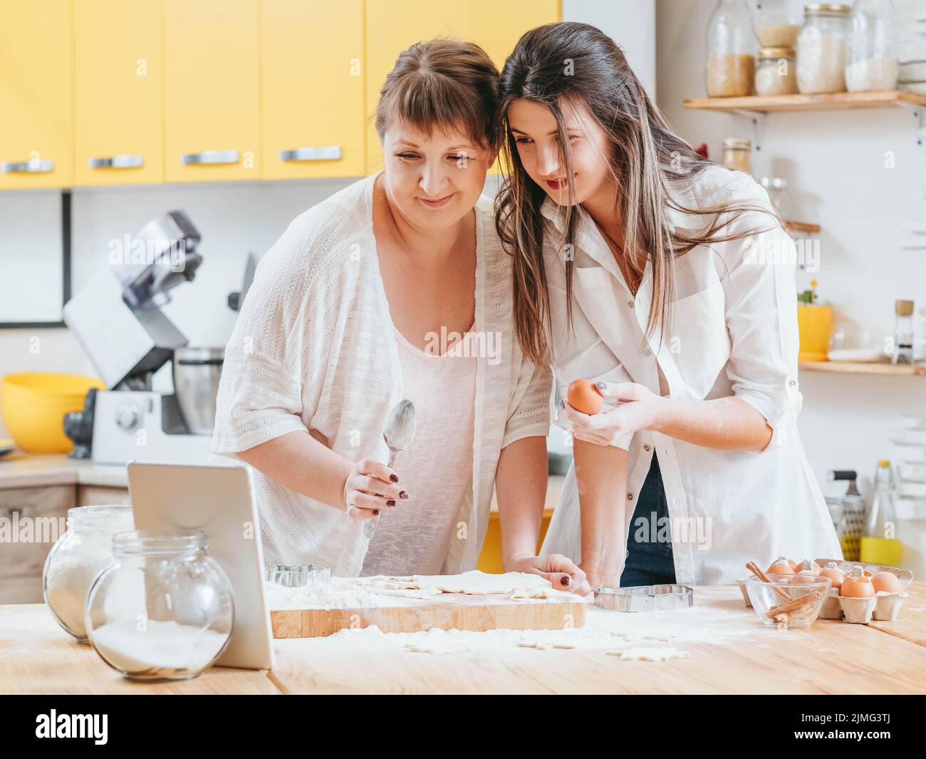 Online baking class hi-res stock photography and images - Alamy