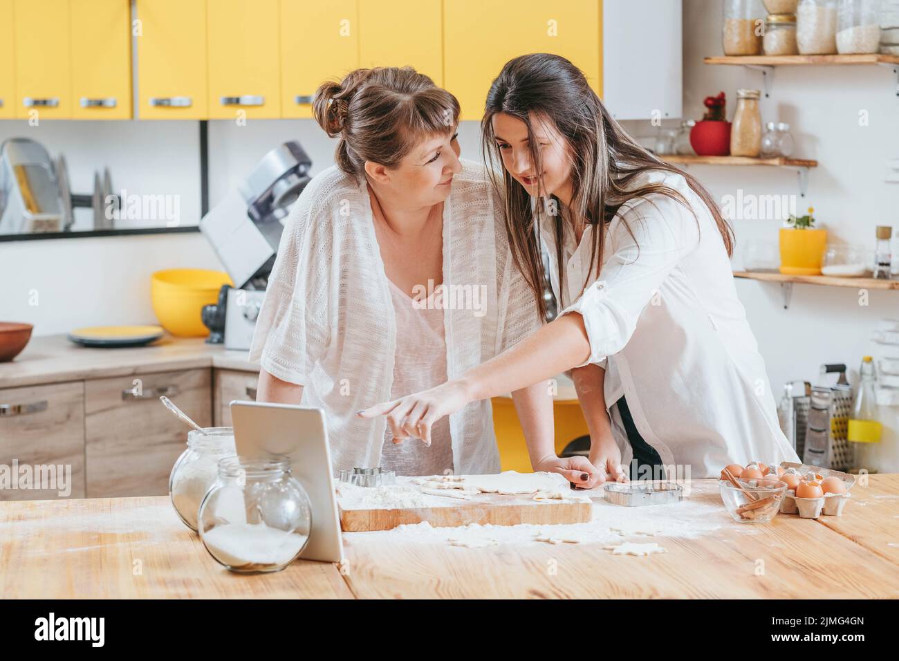 Modern cooking hi-res stock photography and images - Alamy